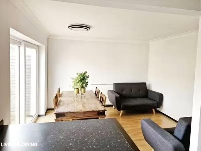Rental! 4 bedroom Semi Detached House to rent, Cherrywood Aven.
