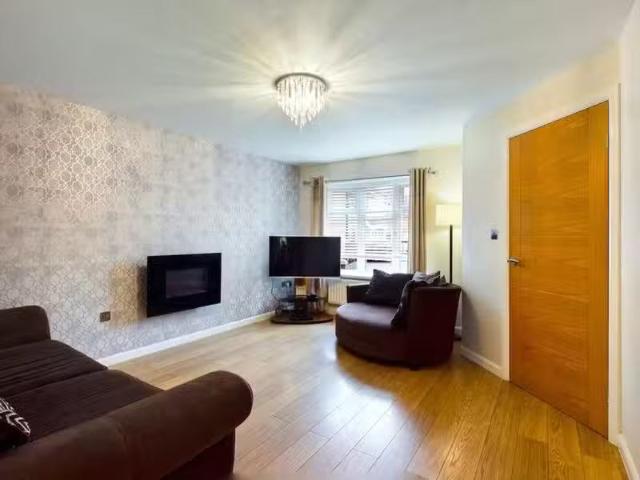 Cheap 4 bedroom Semi Detached House to rent, Crosthwaite Grove.