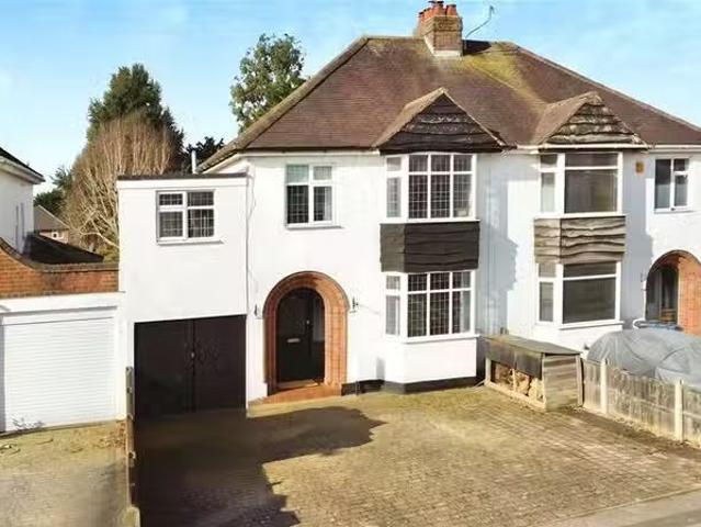 Charming 4 bedroom Semi Detached House to rent, Stanley Road.