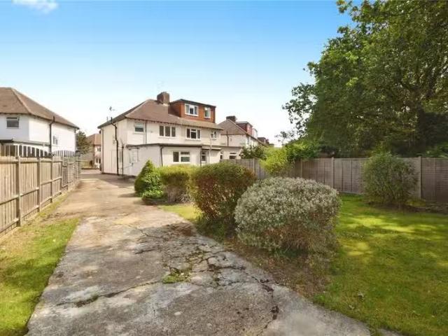 Just in! 4 bedroom Semi Detached House to rent, Wills Crescent.