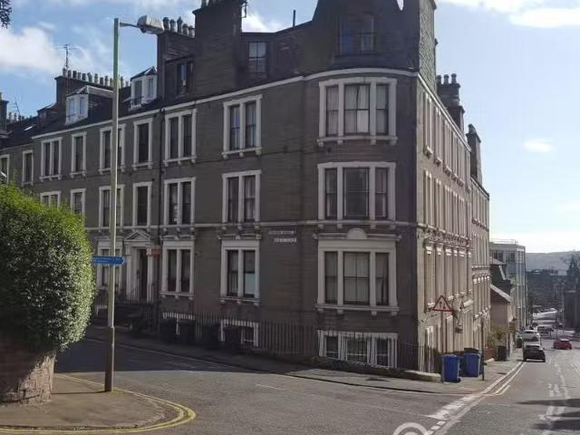 Cozy 4 BR Property to rent in 1/2, 1 Dudhope Street, Rustic Pl.
