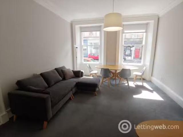 Deal! 4 BR Property to rent in West Preston Street, Edinburgh.