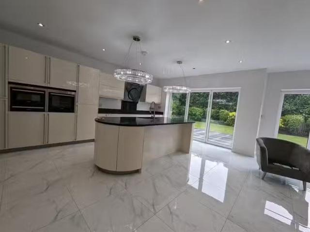 New 5 bedroom detached house for rent in Four Oaks Road, Sutto.