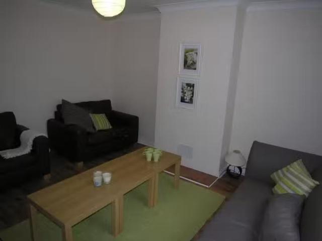 Cheap 5 bedroom house for rent in 5 bedroom Semi Detached Hous.