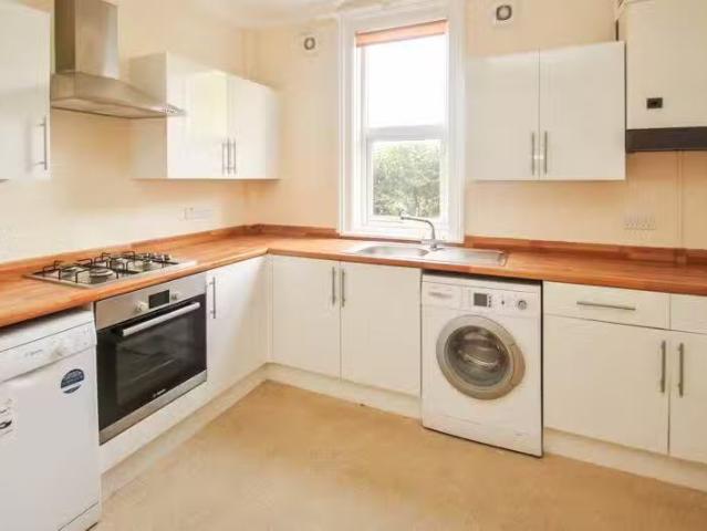 Charming 5 bedroom semi detached house for rent in 5 BEDROOM P.