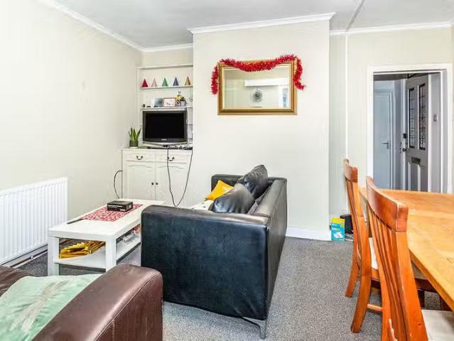 Nice 5 bedroom Semi Detached House to rent, St. Judes Road, En.