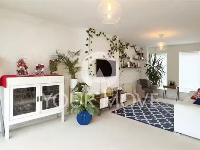 Rental! 5 bedroom Semi Detached House to rent, Park Lane, Gree.
