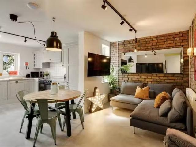 For Rent! 6 BA 10 bedroom house for rent in Southmead Road, Br.