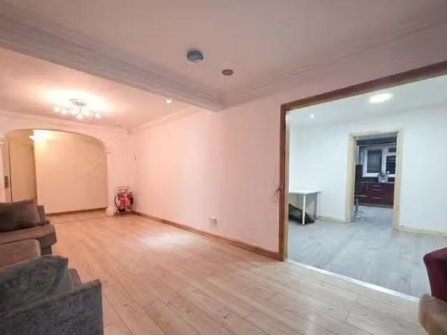 Cheap 6 BA 6 bedroom detached house for rent in Craythorne Ave.