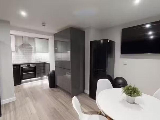 Unique 6 bedroom flat for rent in St. Mary Street, Cardiff Cit.