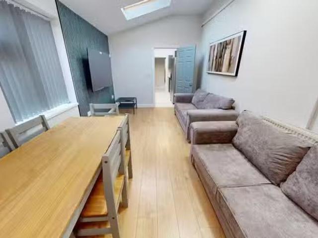 Cozy 6 bedroom house for rent in Dawlish Road, Selly Oak, Birm.