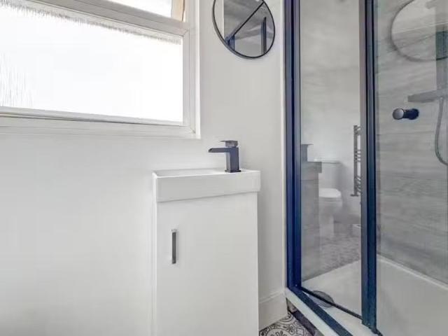 For Rent! 6 bedroom house share for rent in Hill Street, Kings.