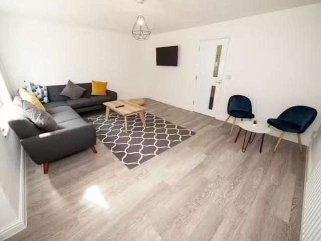 Cozy 7 bedroom house share for rent in Raddlebarn Court A, S.