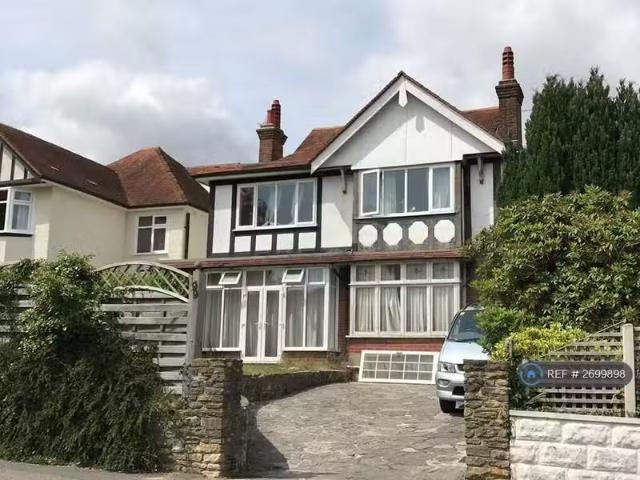 For Rent! 9 BA 10 bedroom detached house for rent in Talbot Ro.