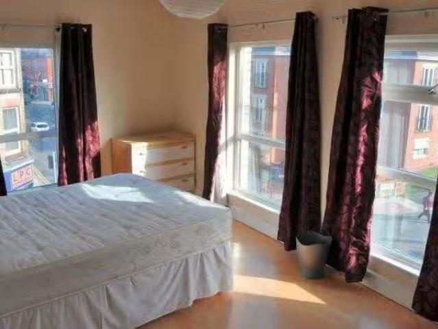 Charming 9 bedroom house share for rent in Gainsborough Road.