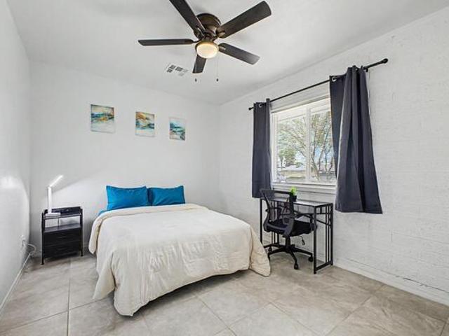 JUST LAUNCHED! Beautiful Phoenix House with POOL, Large Rooms, Fully Furnished Kitchen in a great location!