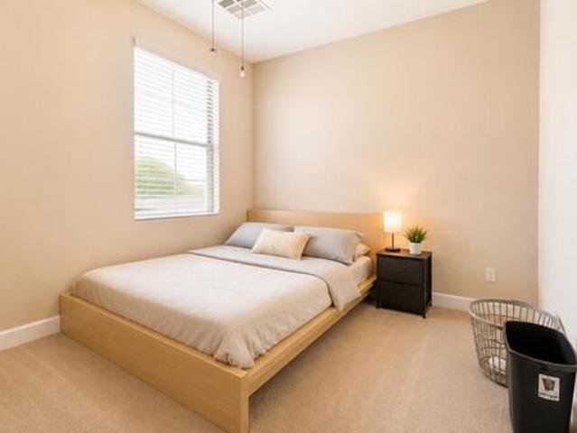JUST LAUNCHED! Cozy and Large Chandler Home, Fully Furnished, Fast WiFi, and in a Great Location!