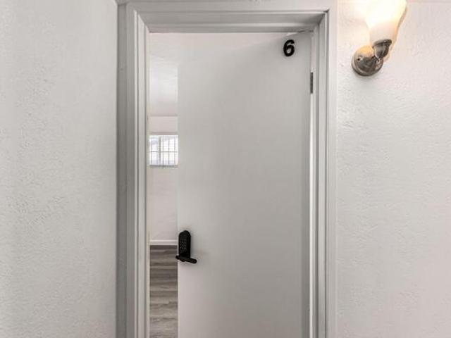 JUST LAUNCHED!* Perfect Phoenix Location, Fully Furnished Kitchen, New Everything & Close to GCU!