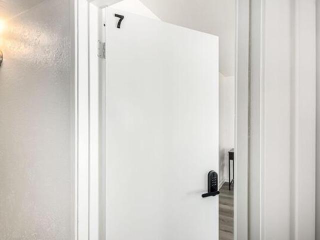 JUST LAUNCHED!* Perfect Phoenix Location, Fully Furnished Kitchen, New Everything & Close to GCU!