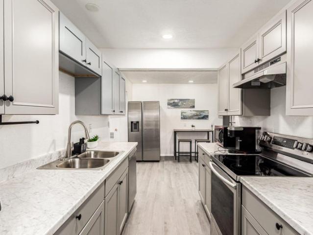 JUST LAUNCHED* Phoenix House wSpacious Common Are