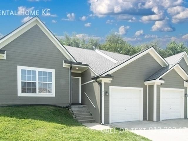 Just remodeled 2 story Duplex near The Legends