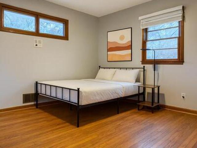 JUST RENOVATED 1st time on Padsplit FAST WiFi • 3 Min to MARTA Bus & I 20 Comfortable and Affordable, New Appliances + NO Move In Fee