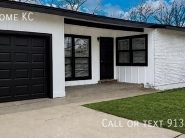 Just updated 2 bedroom Ranch Style Duplex #9427 AVAILABLE MID JULY