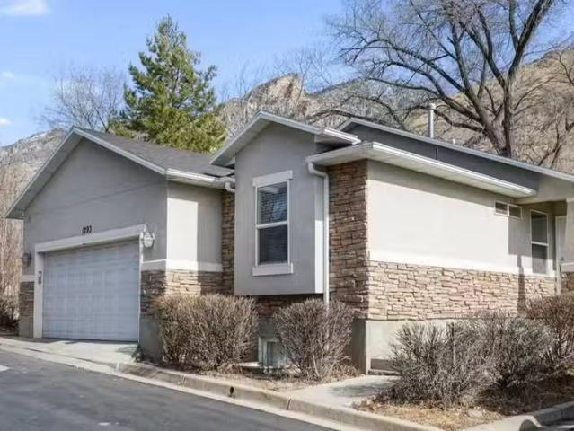 Just Updated! New paint, lights, flooring, and sta 1293 S 151.