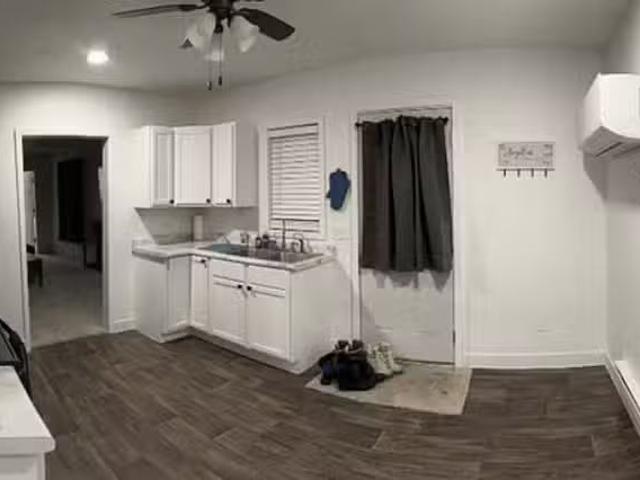 K Moore Properties LLC, 301 North Walnut St, Bay City 1 Bedr.