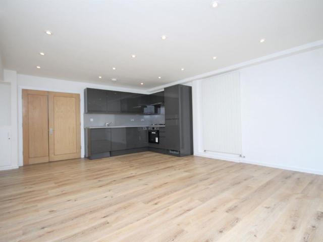 Kamen Court, Royal College Street. 3 bed maisonette to rent £4,000 pcm £923 pw