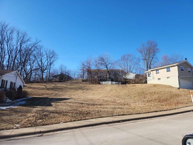 Kane St, Dubuque, IA 52001