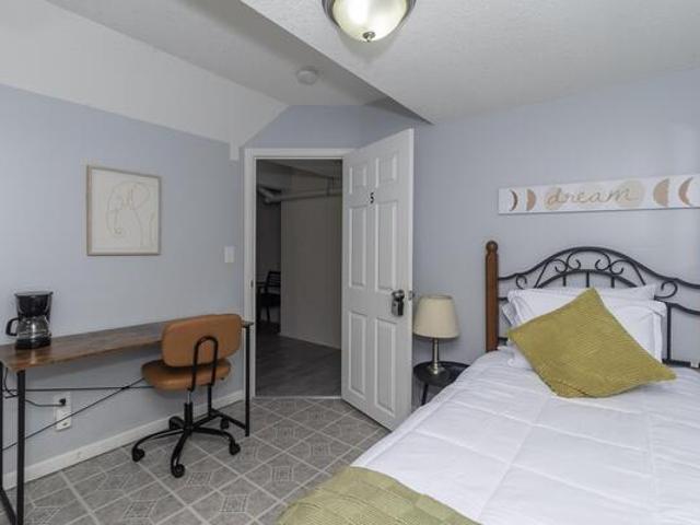 Kansas City Townhouse with Living room. Comfortable & cozy