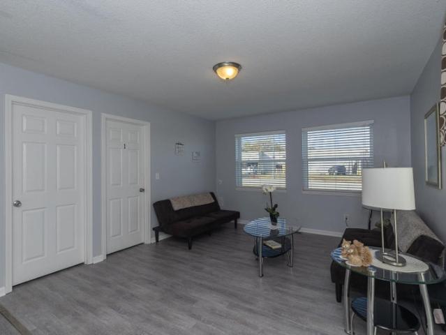 Kansas City Townhouse with Living room. Comfy & co