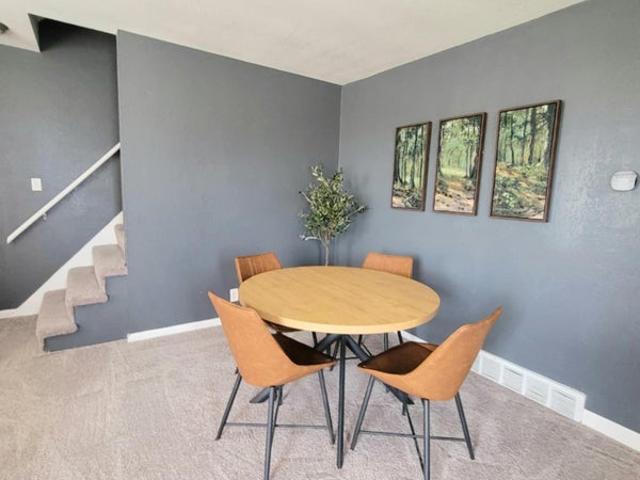 Kansas City Duplex minutes away from University of