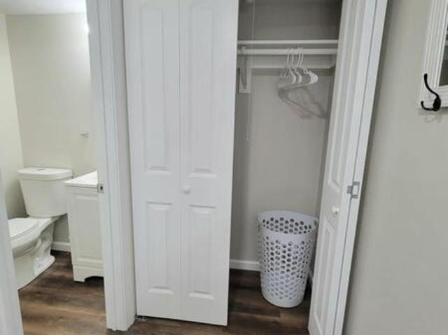 Kansas City Duplex minutes away from University of Missouri Kansas City, Rockhurst and KCU with bus line out front!