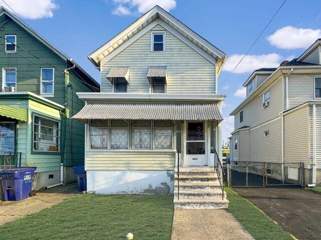 Kansas St, Hackensack, Home For Sale