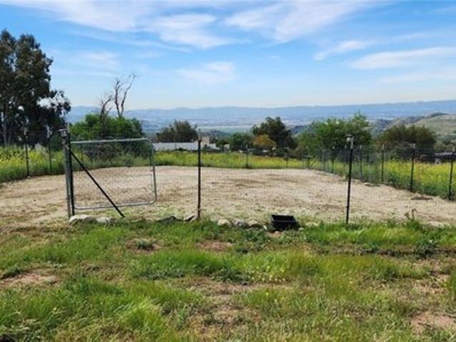 Kadina Dr, Sylmar, CA 91342