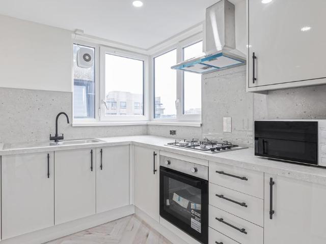 Kale Road, Erith, DA18 2 bed apartment to rent £1,600 pcm £369 pw
