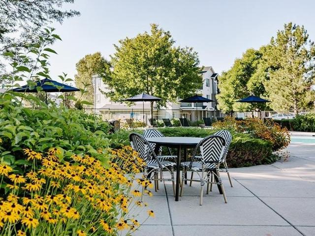Kallisto at Bear Creek 2 Bedroom Apartment for Rent at 2605 S Miller Dr, Lakewood, CO 80227 Bear Creek