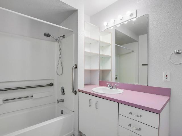 Kalmia Courtyards 1 Bedroom Apartment for Rent at 234 W Kalmia St, Fallbrook, CA 92028 Fallbrook