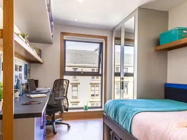 Kaplan Living Glasgow — Argyle Street Classic Ensuite