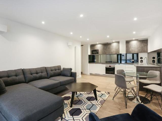Karam Court, Commercial Road. 2 bed apartment to rent £2,500 pcm £577 pw