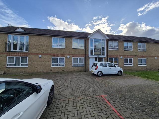 Karim Mews, London E17 2 bed flat to rent £2,200 pcm £508 pw