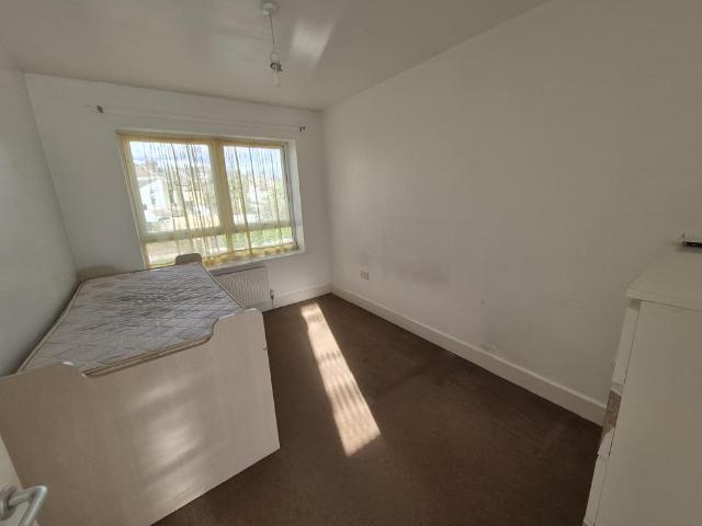 Karim Mews, London E17 2 bed flat to rent £2,200 pcm £508 pw