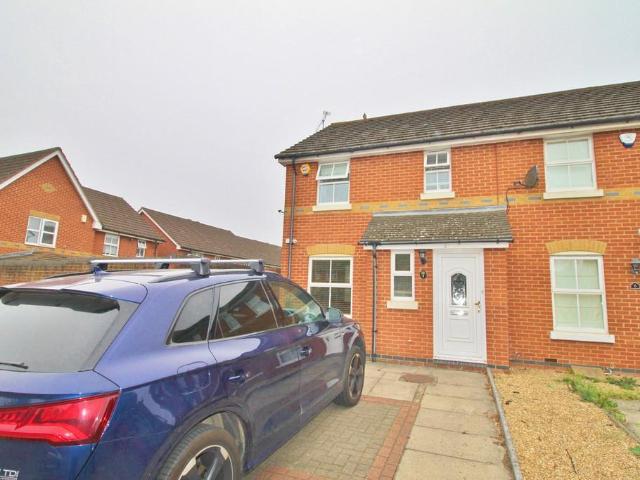 Karina Close, Chigwell IG7 3 bed semi detached house to rent £2,250 pcm £519 pw