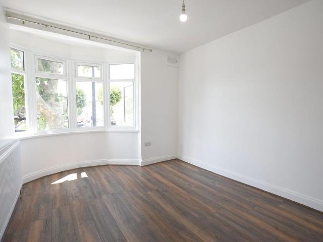 Katherine Road, Forest Gate E7, 3 bed flat to rent, £2,200 pcm | PrimeLocation