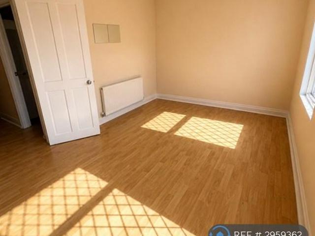 Katherine Road, London, E6 2 bed flat to rent £1,750 pcm £404 pw