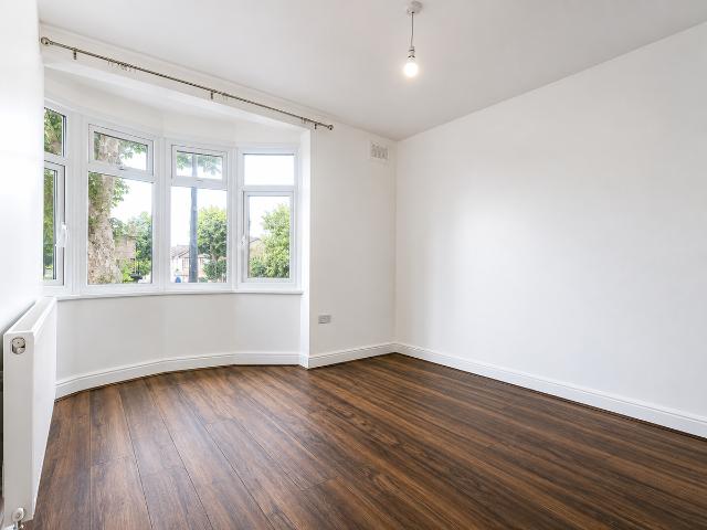Katherine Road, London E7, 3 bed flat to rent, £2,200 pcm | PrimeLocation