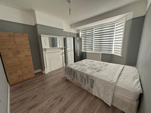 Katherine Road, London E7, Room to rent, £725 pcm | PrimeLocation