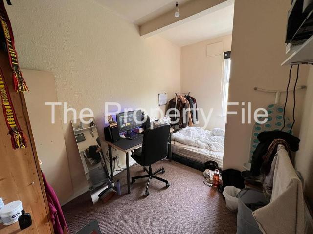 Kathleen Grove, Manchester M14 4 bed terraced house to rent £1,646 pcm £380 pw